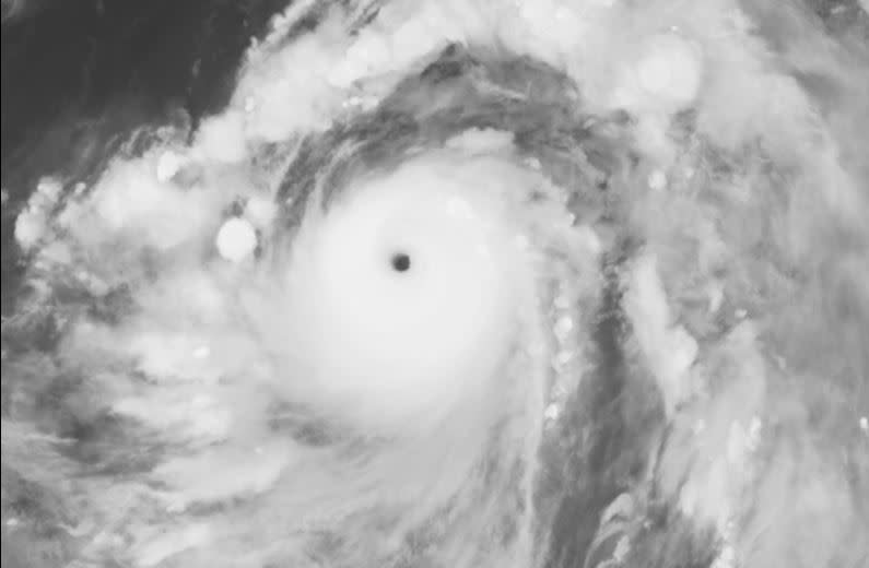 Supertyfoon Chanthu - Weer.nl