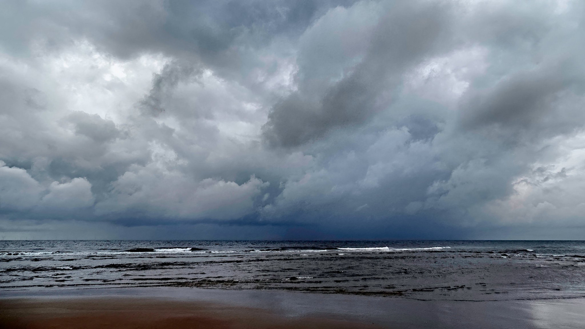 Vandaag en morgen nog buien, daarna opnieuw warmer - Weer.nl