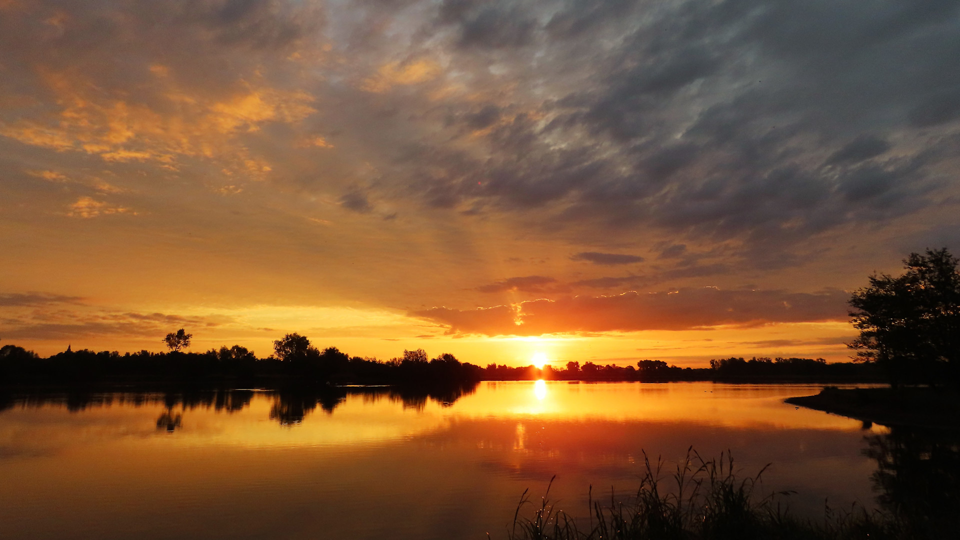 Warm weer met later in de week opnieuw onweerskansen - Weer.nl